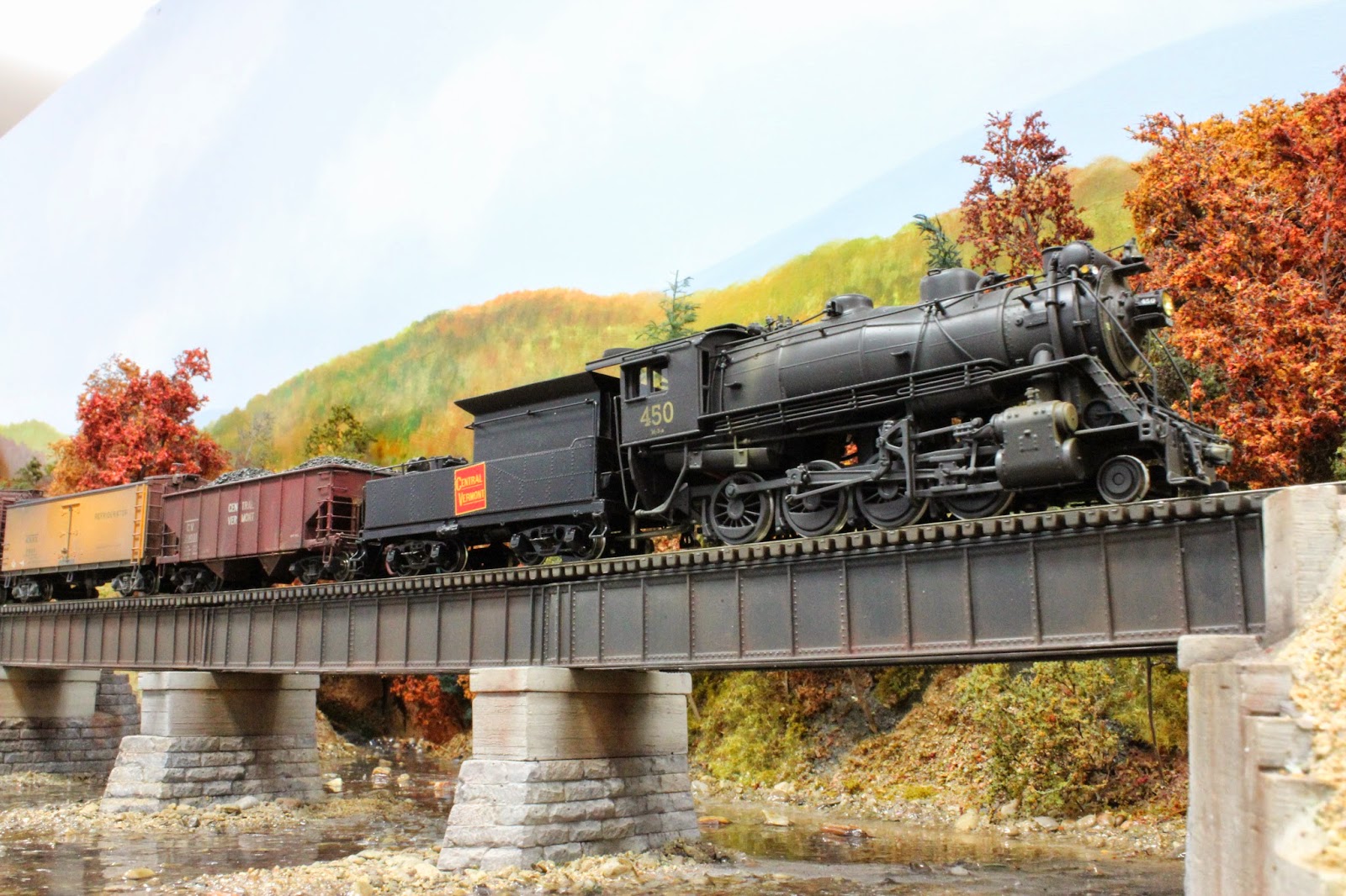 Central Vermont Railway: An M-3-a on a bridge