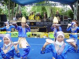 RANAH MINANG: TARI PIRING {DANCE PLATE} minangkabau,sumatera barat ...