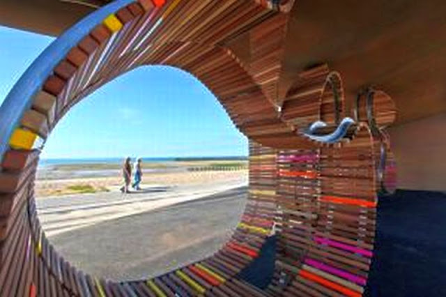 The Largest Bench in The World - Bookmarks100
