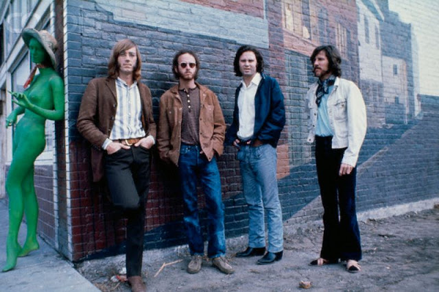 30 Rare Behind the Scenes Photographs From the Morrison Hotel's Album ...