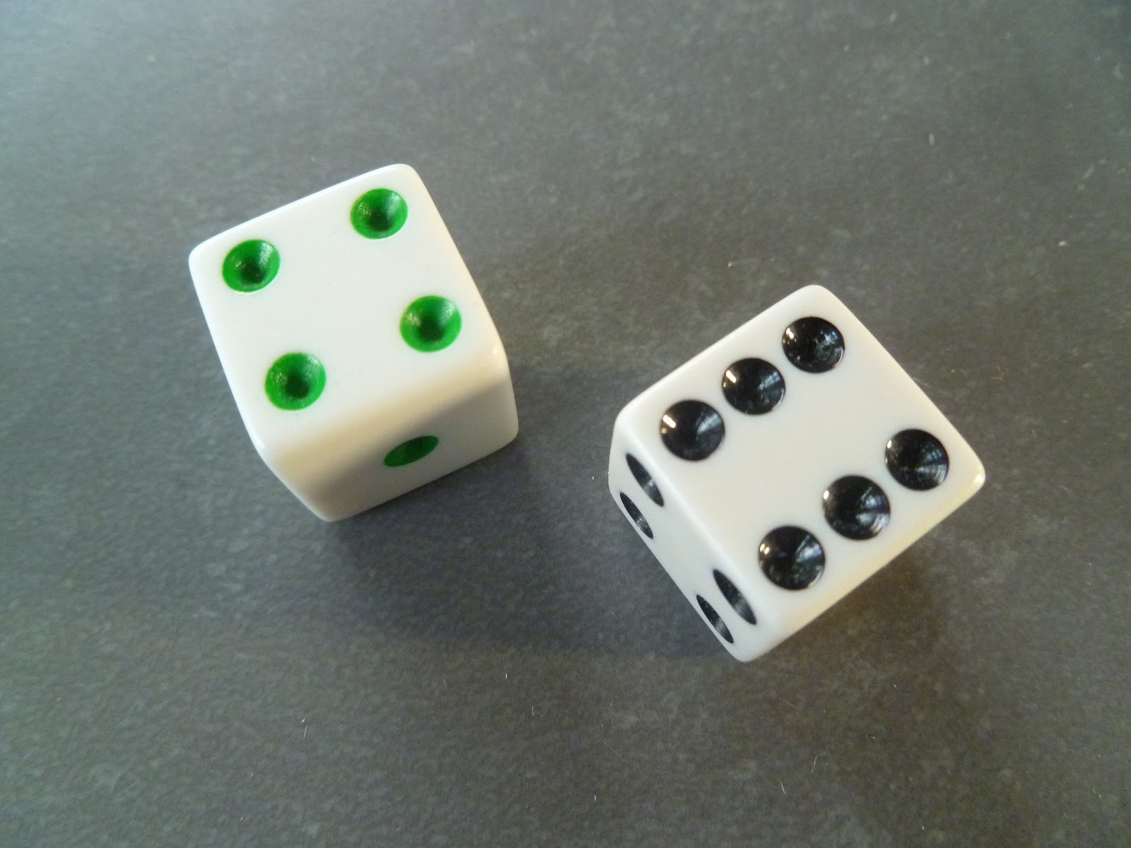 Le Journal de Monsieur Pion: Les éléments du jeu : Les dés