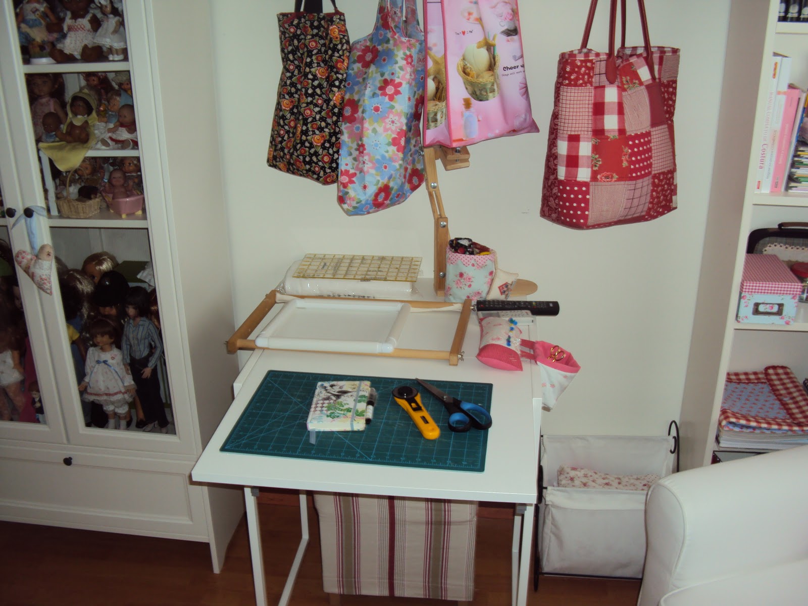 Mercedes y sus muñecas, manualidades, etc ...: Mi cuarto de costura