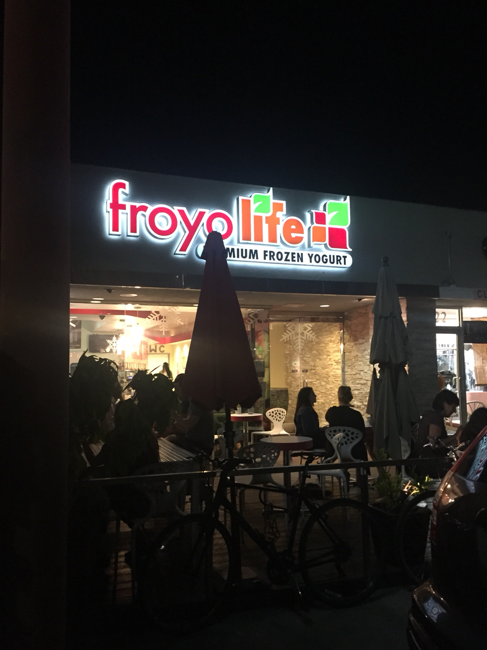 Fro-Yo Girl Speaks: Froyo Life Closes Los Feliz Location, One Location Left