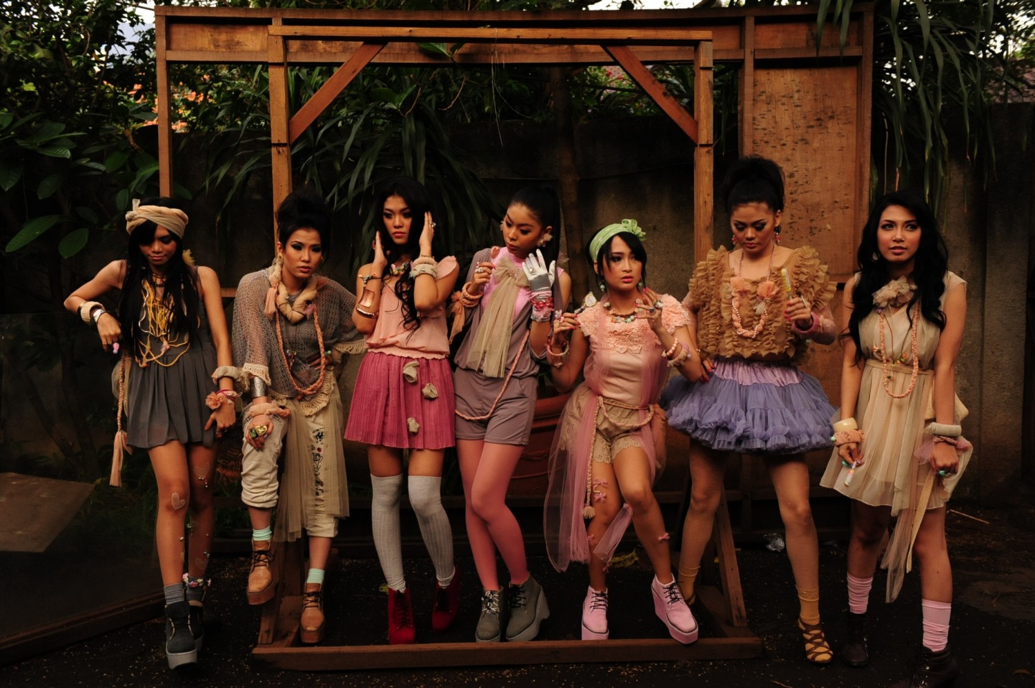 Linzyus Samarinda: 7ICONS Official Website