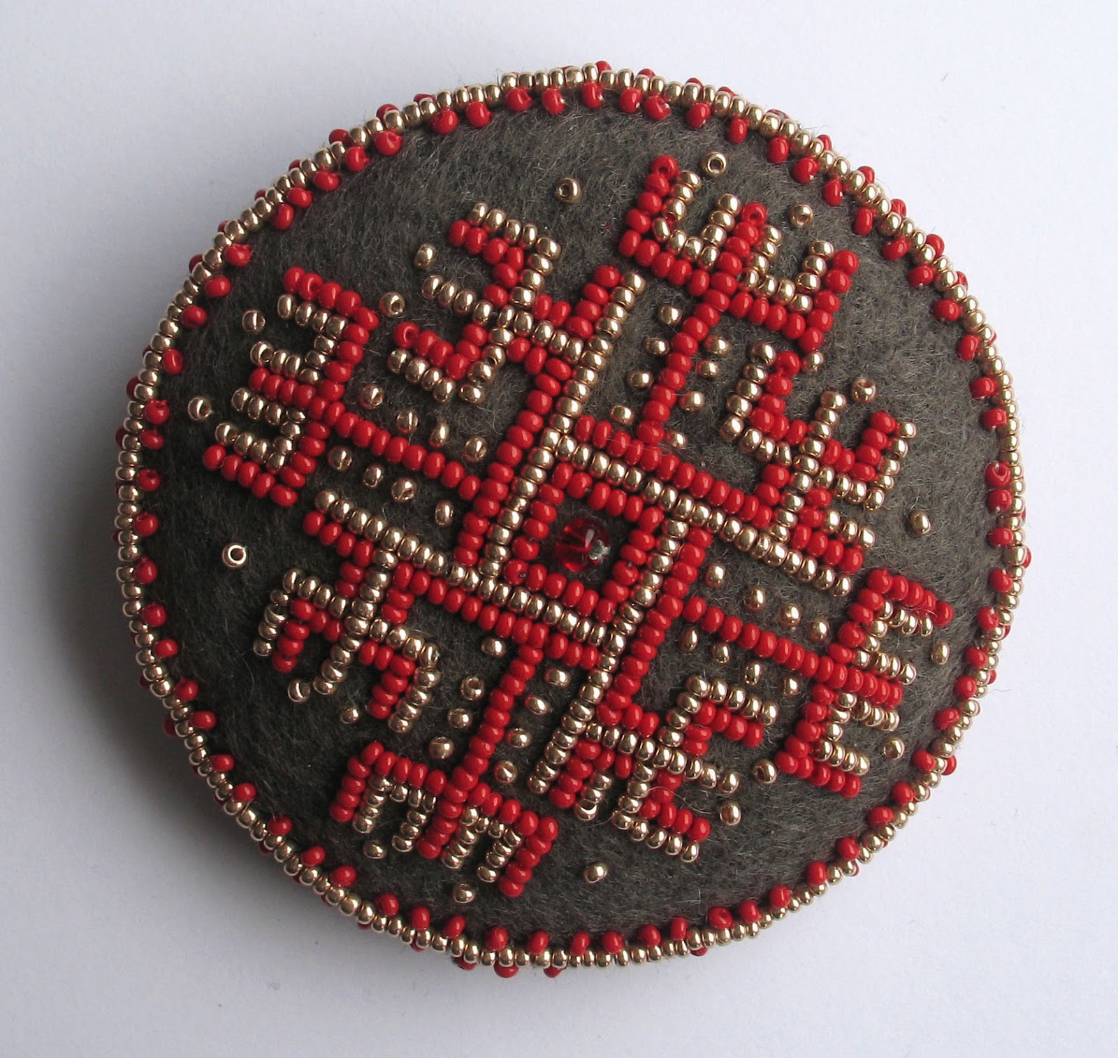 Lraksti: Sarkan, pelēk melns!