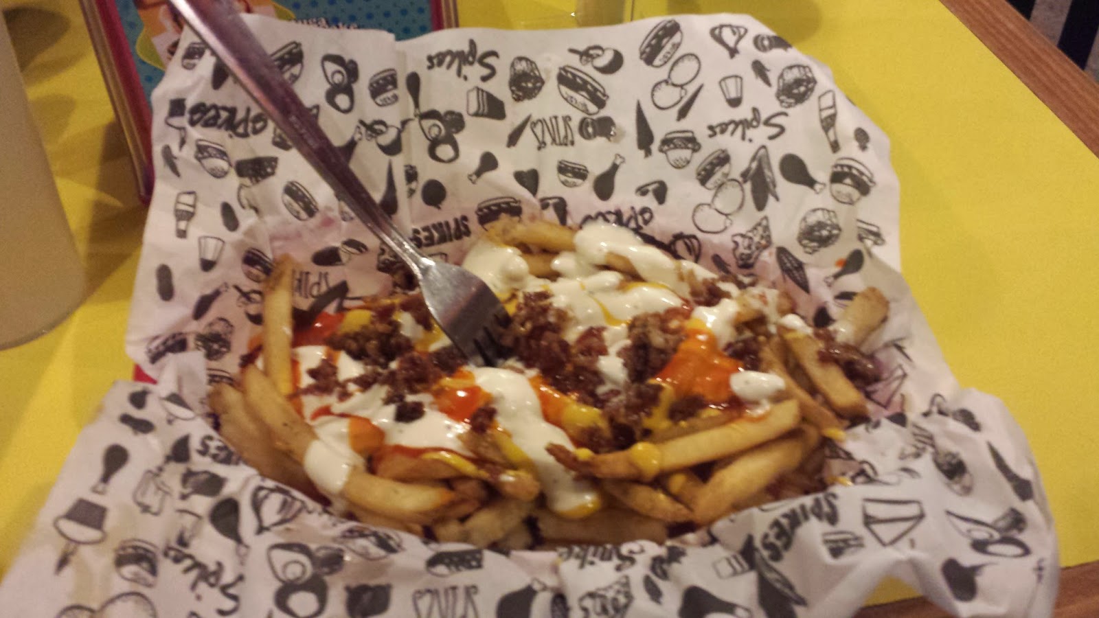 Al filo de la mesa: Spike's Burgers & Alitas