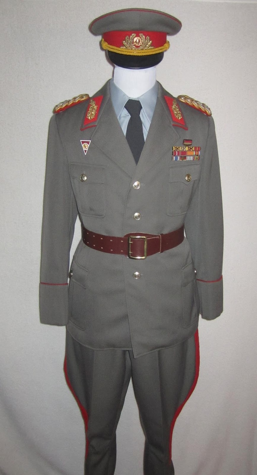 Uniformen der DDR: NVA Generalleutnant Dienstuniform 1975 - 78