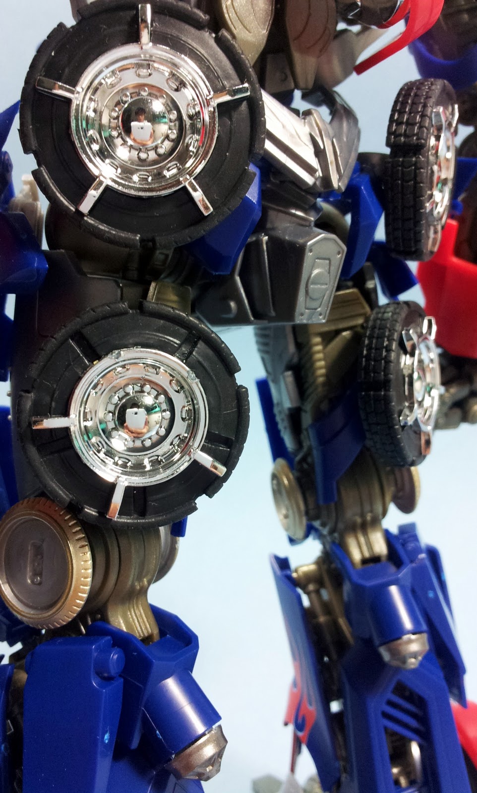 Dual Model Kit Optimus Prime - First Look ~ TOYMAKER