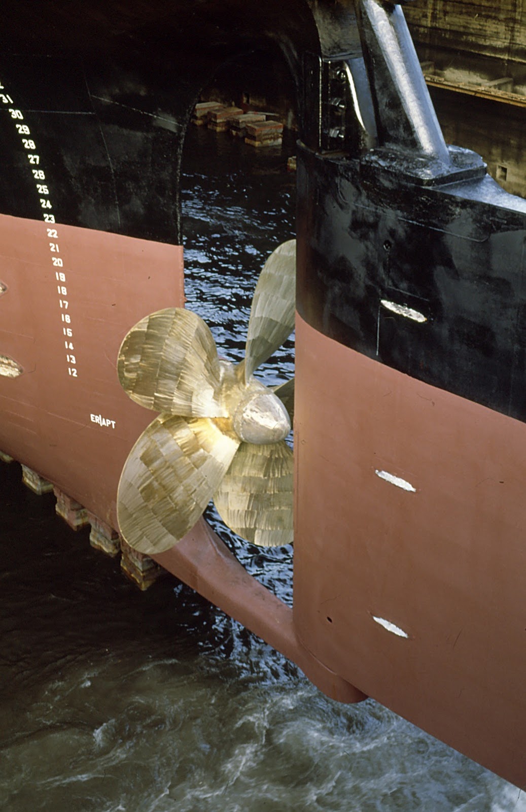 'ZIEN EN WETEN': NISO M.S. SHELL TANKERS B.V. ( DEEL 5 )