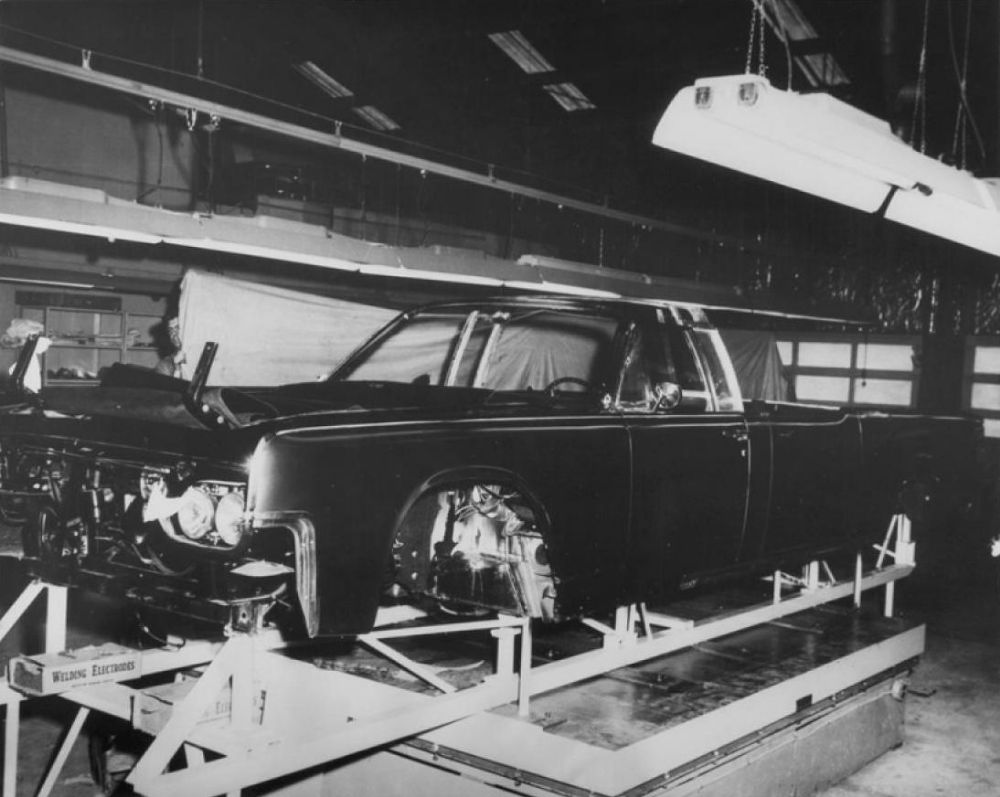 One of the Most Famous Vehicles in History: Rare Photographs of JFK ...