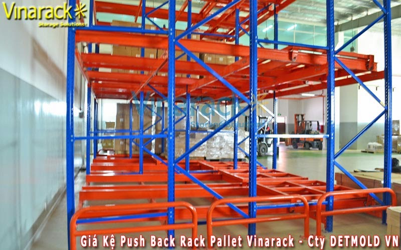 warehouse racking - kệ kho hàng: GIá kệ Push back racking linh động