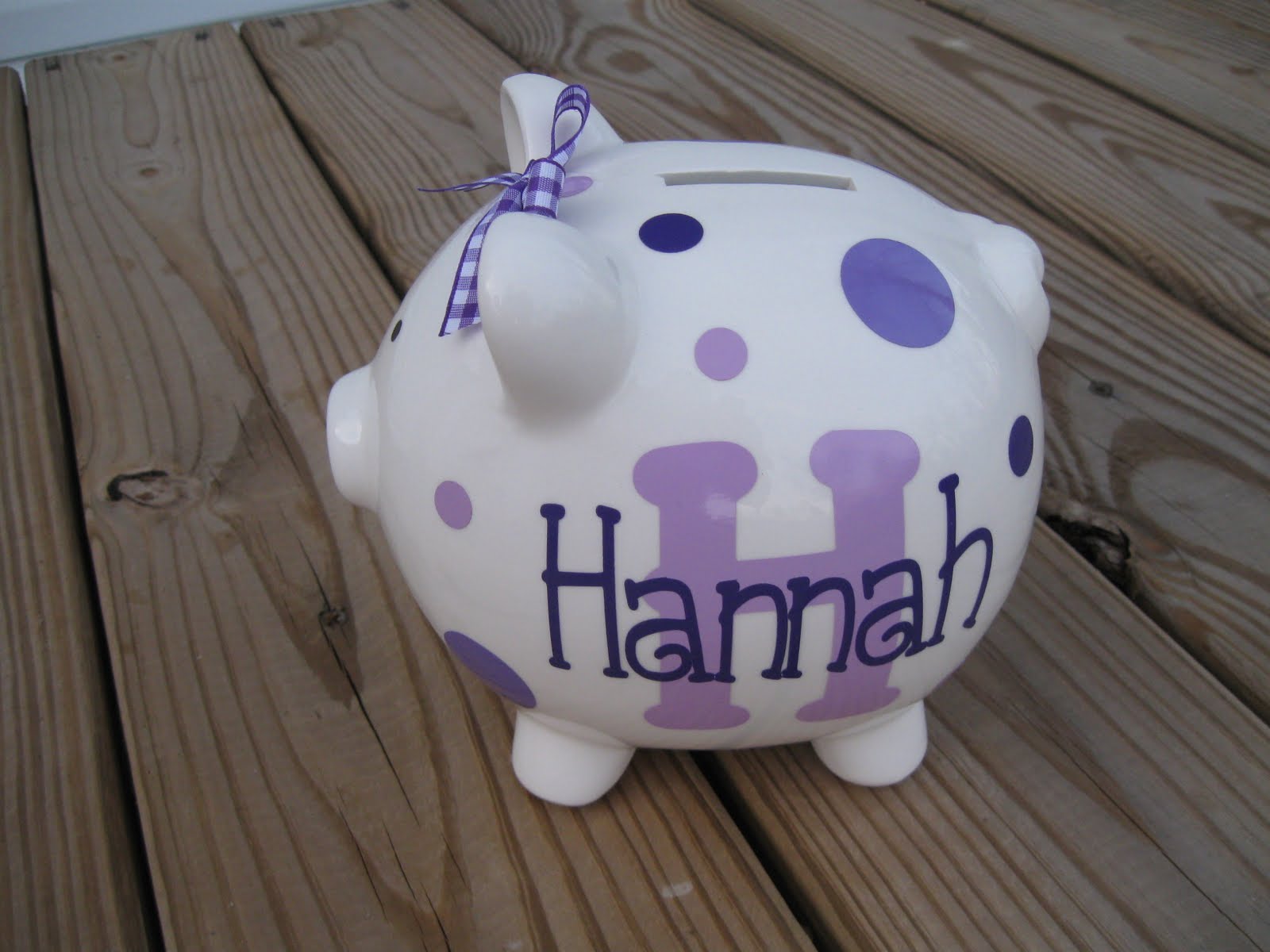 De La Design: Personalized ceramic piggy banks