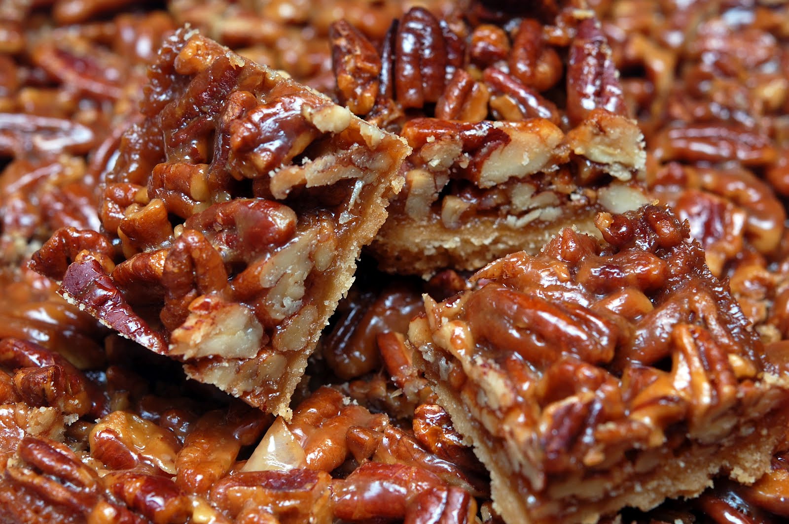 PECAN PIE SHORTBREAD BARS - Hugs and Cookies XOXO