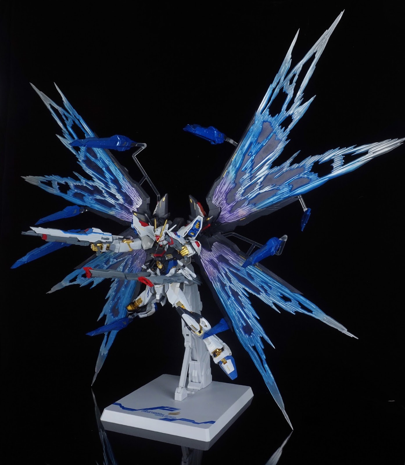 Alternative Gundam Store: MC 1/100 Metal Build Strike Freedom