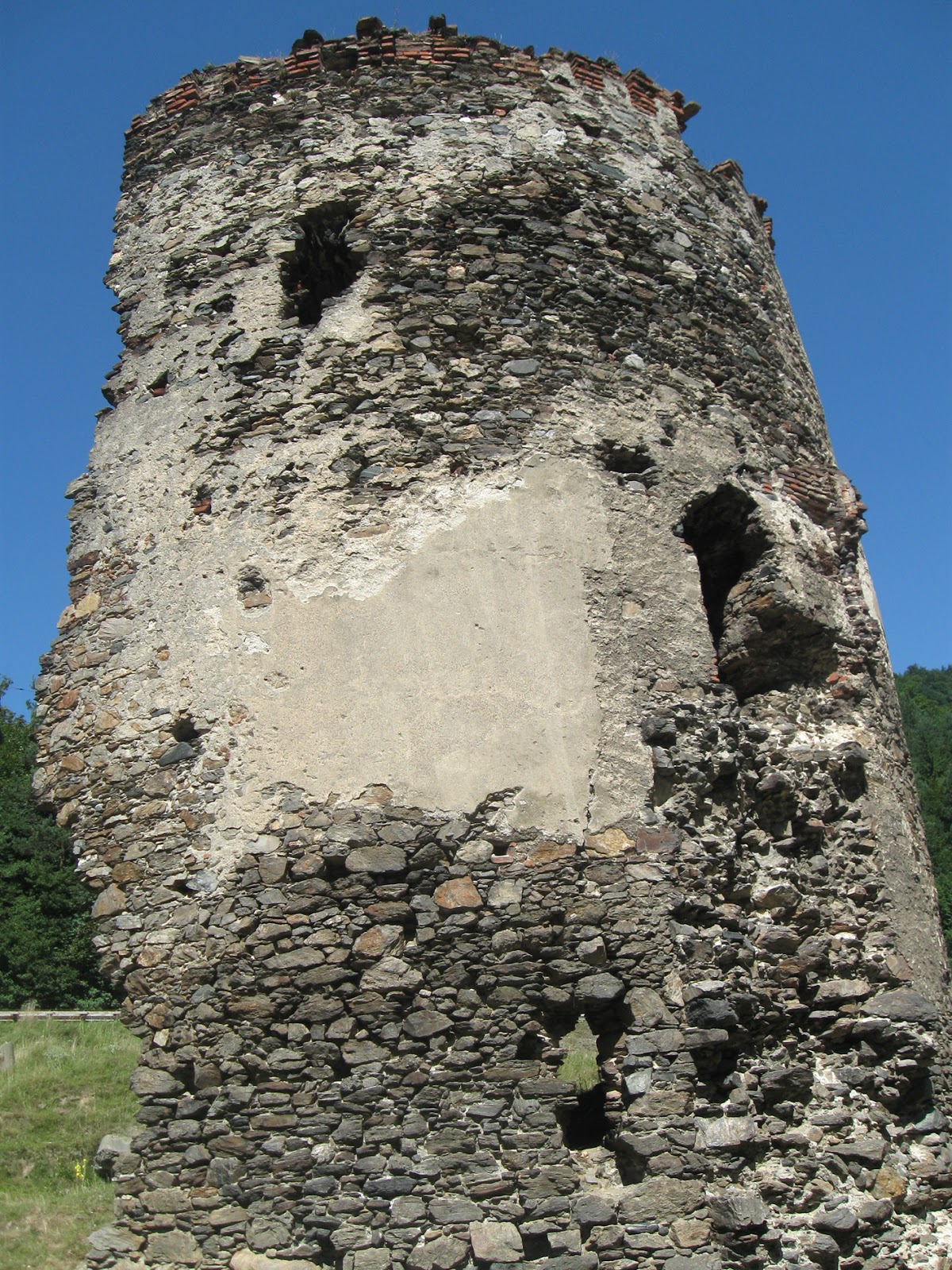 Transylvania-travel: Sibiu County - Lotrioara “Broken Tower” Ruins