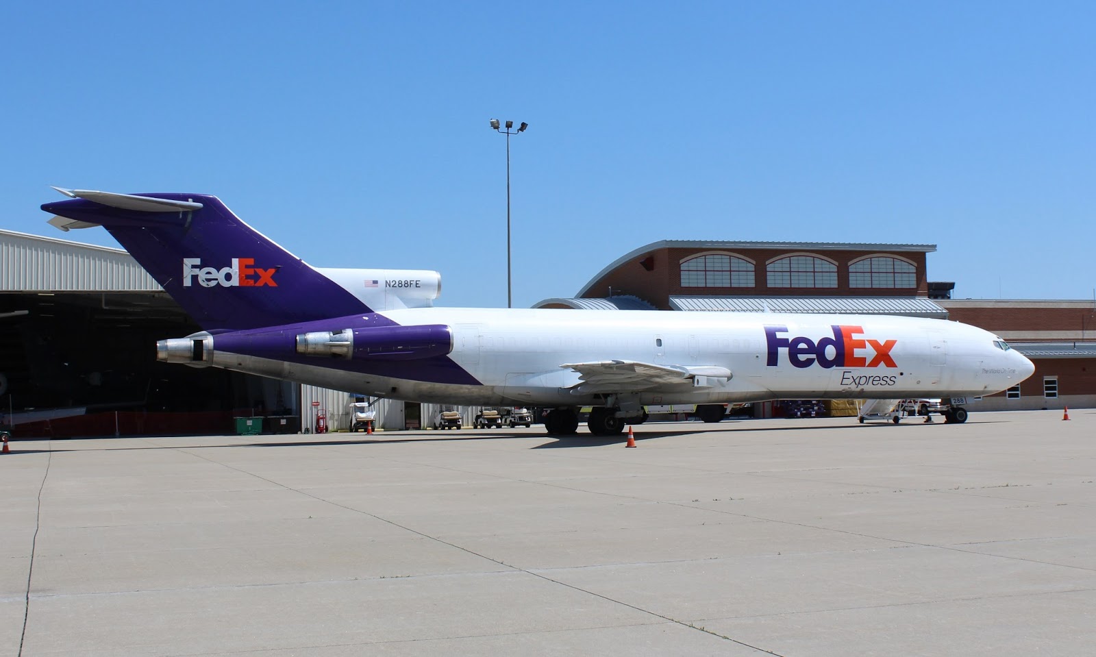 The Aero Experience: FedEx Express Boeing 727 Walk Around: Donated ...