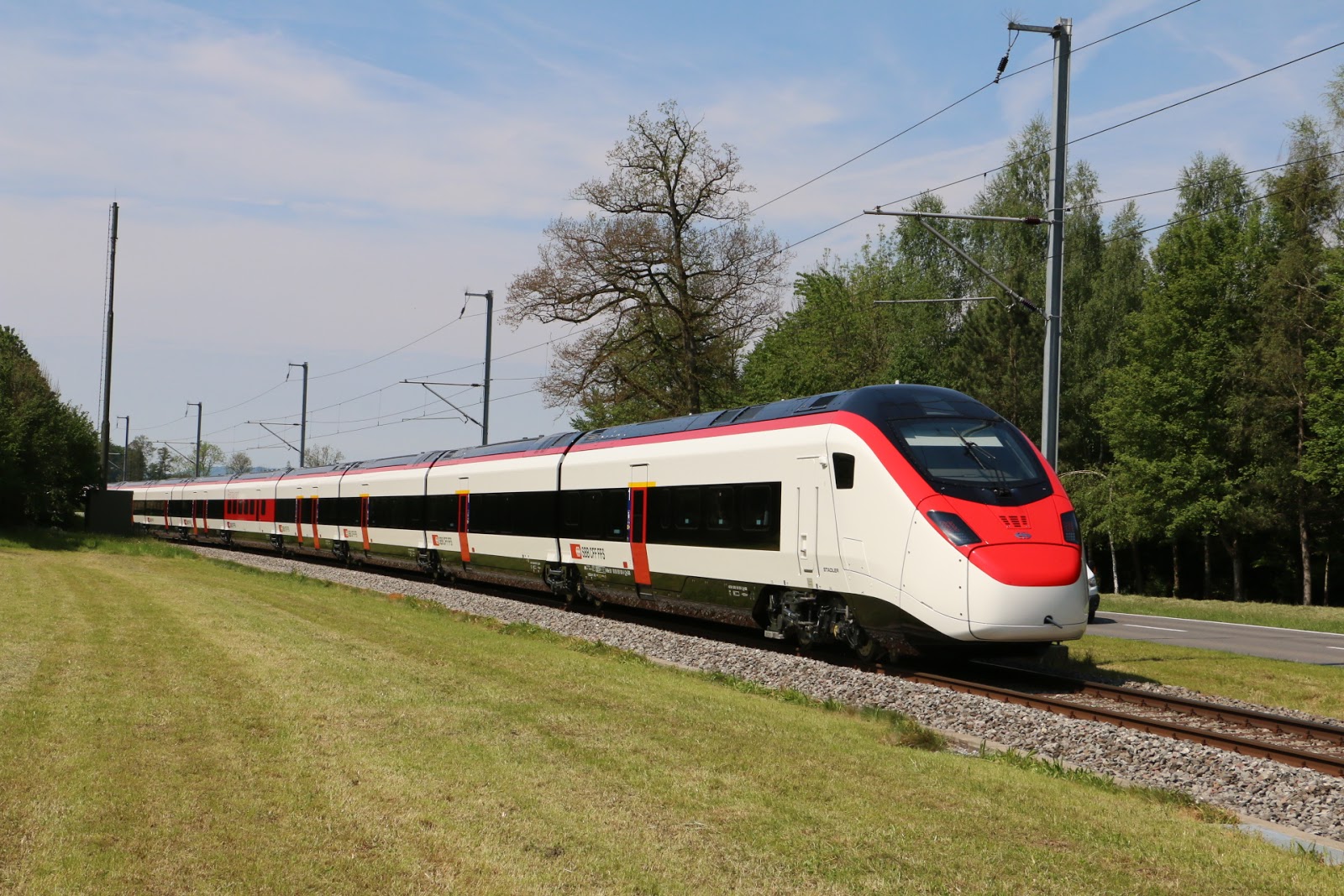 LA PASSION DU TRAIN: RABe 501 en Suisse ,Première course d'une rame par ...