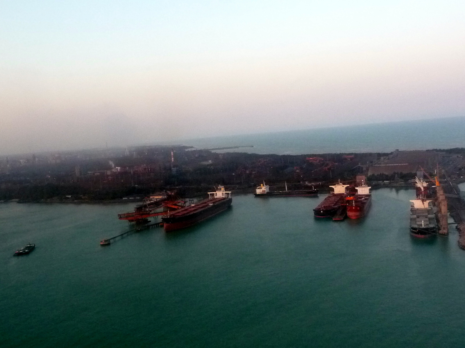 Ships calls Vitoria: Aerial view - Port of Tubarão & complex