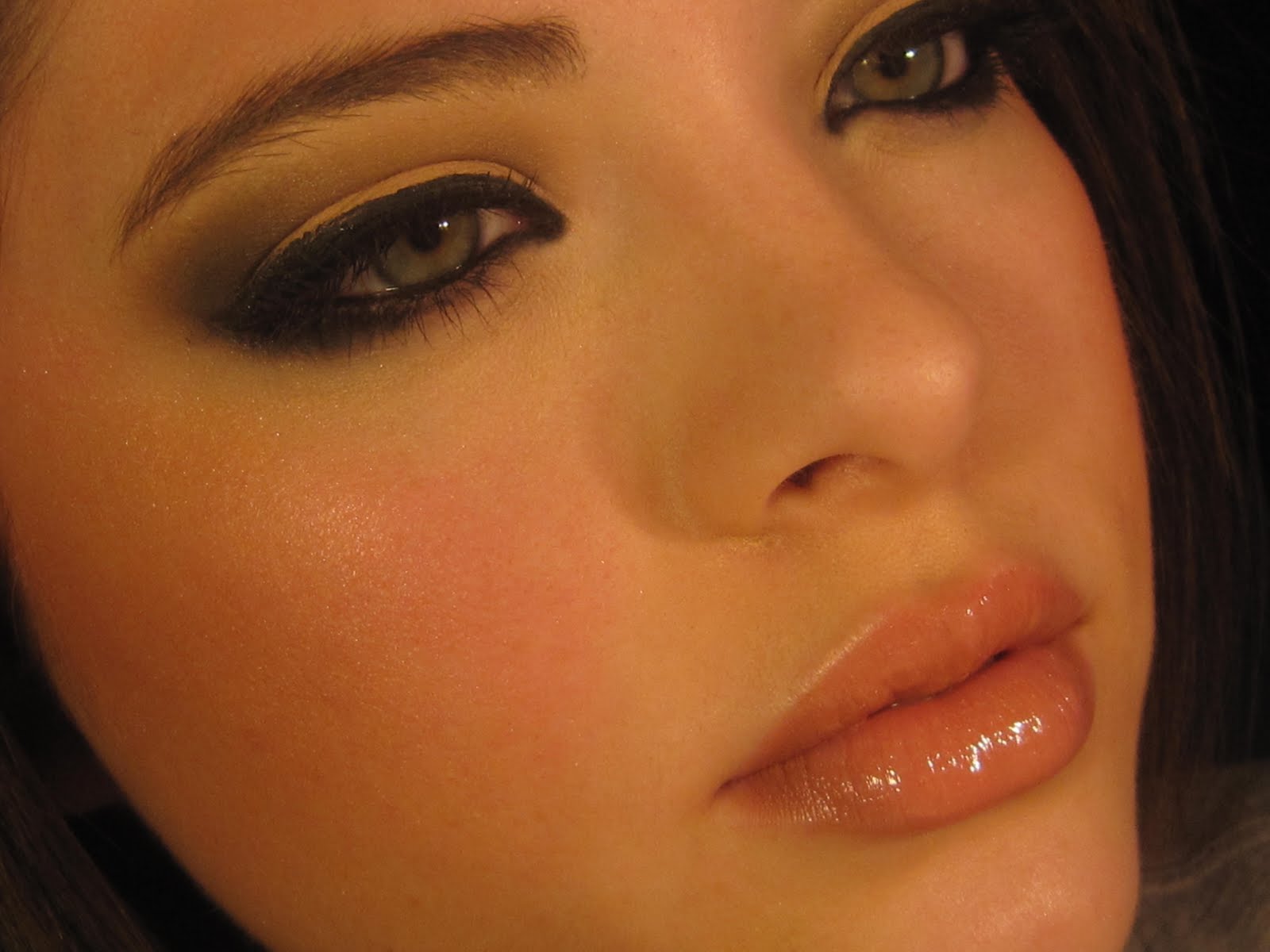 StephBusta's Beauty Blog: Mila Kunis Cosmo Makeup (2011)