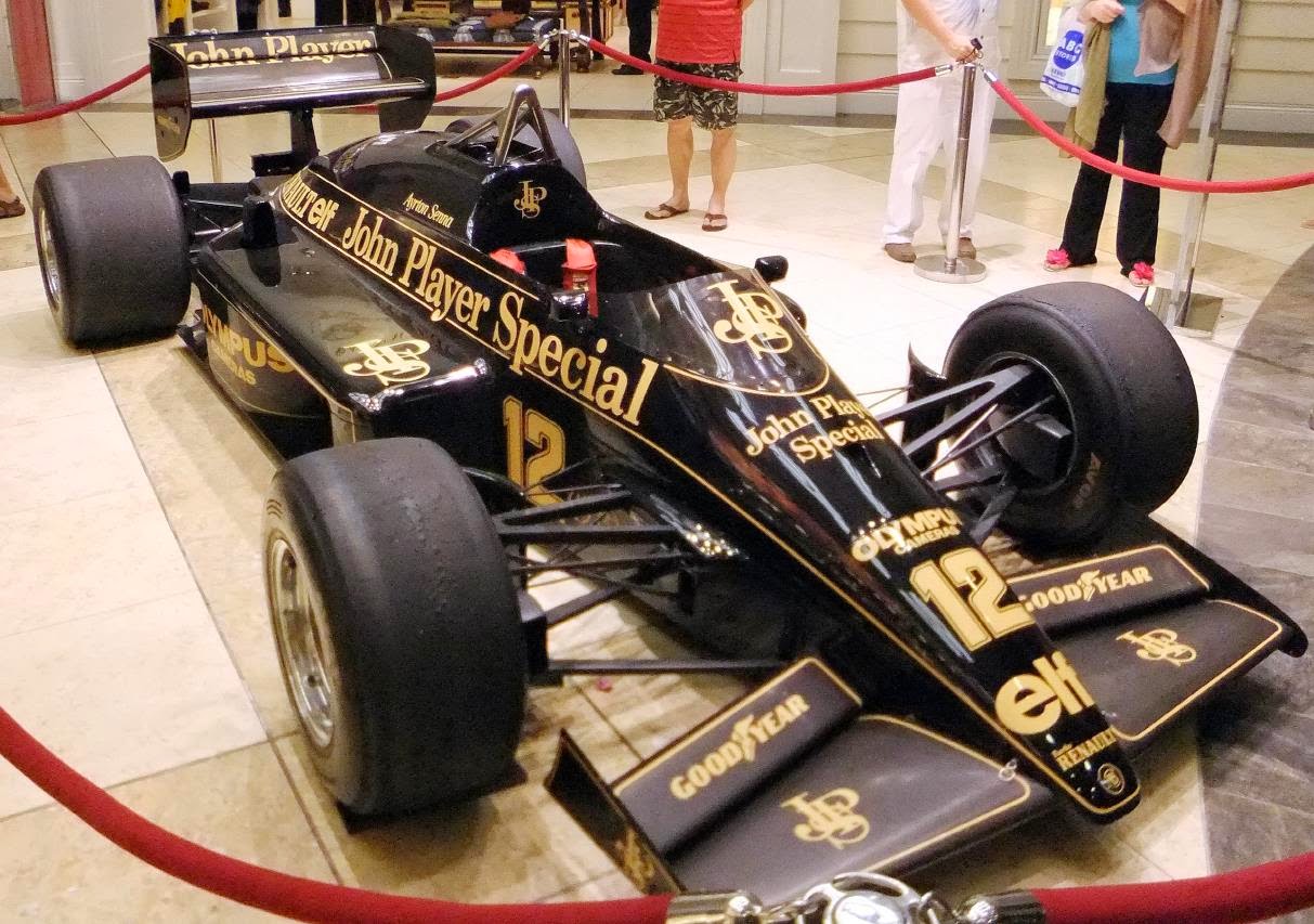 John Player Special - Lotus 97t | Webkits Modelismo