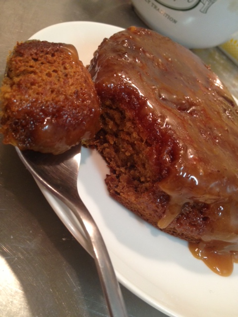 A little shop in Tokyo: Steam vs. bake - The sticky toffee pudding trials