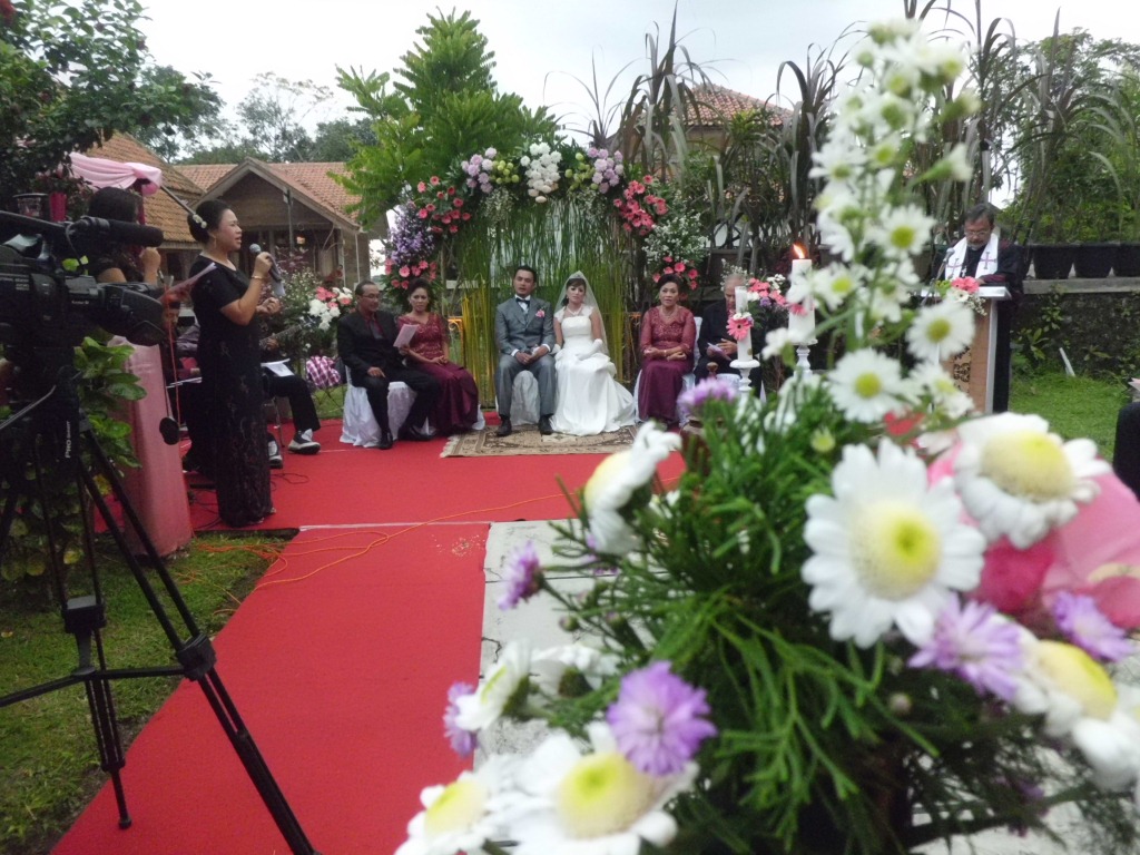 Alamanda Puspita: Dekorasi Pelaminan Outdoor - dan Dekorasi Pemberkatan ...