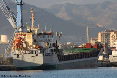 Barcos en Málaga: Aastun y Tina C cargan en Málaga. Desguace del Nika Z.
