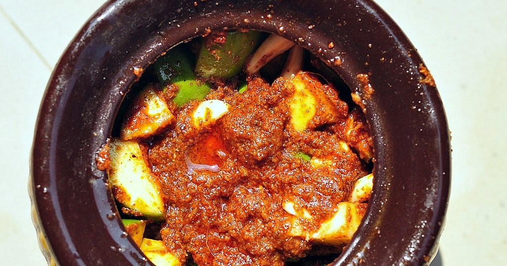 Jeevi Kitchen: Green Mango Pickle | Mangai Urukkai