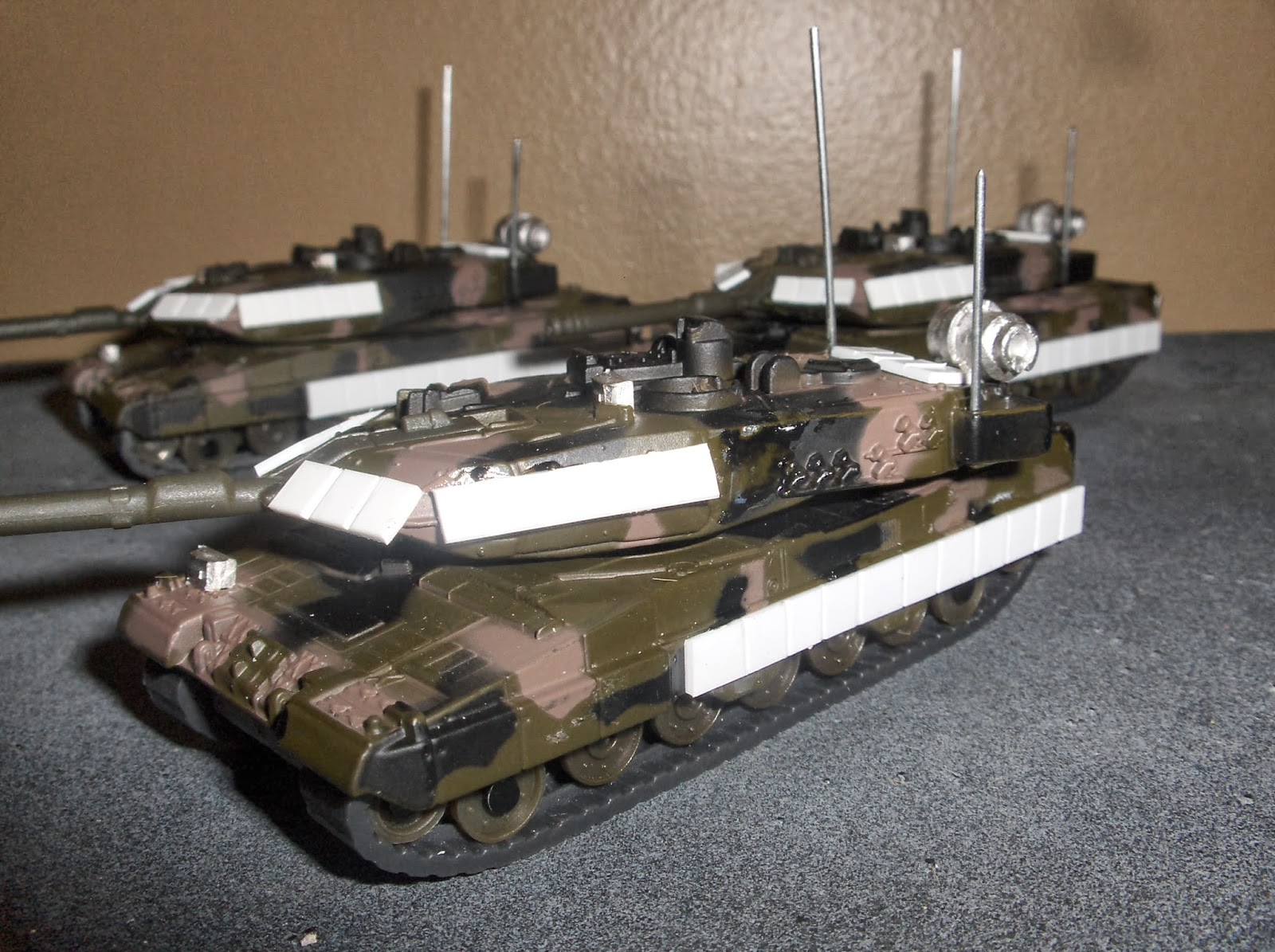 Fawcett Avenue Conscripts: "Leopard 4A2" 15mm sci-fi tank conversion