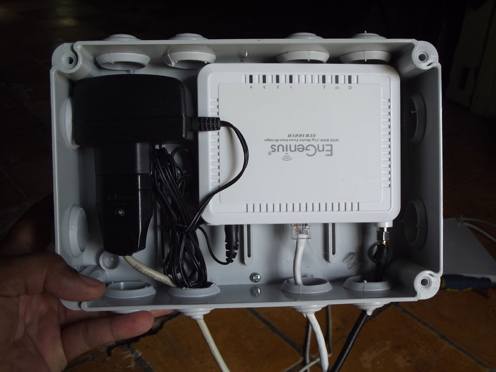 Pemasangan Penerima Wifi Memakai Antena Grid dan EnGenius ECB1221R