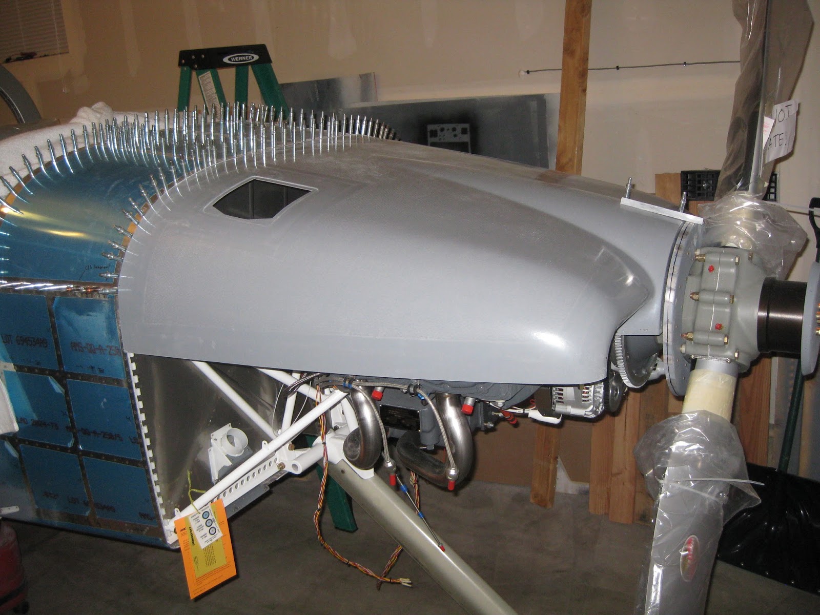 E's Van's RV-14A: Finish: Cowling. Upper cowl mounting completed.