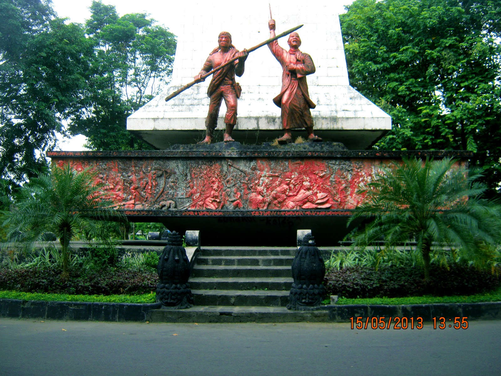 Hepi Tralala: Taman Banjarsari & Munumen 45