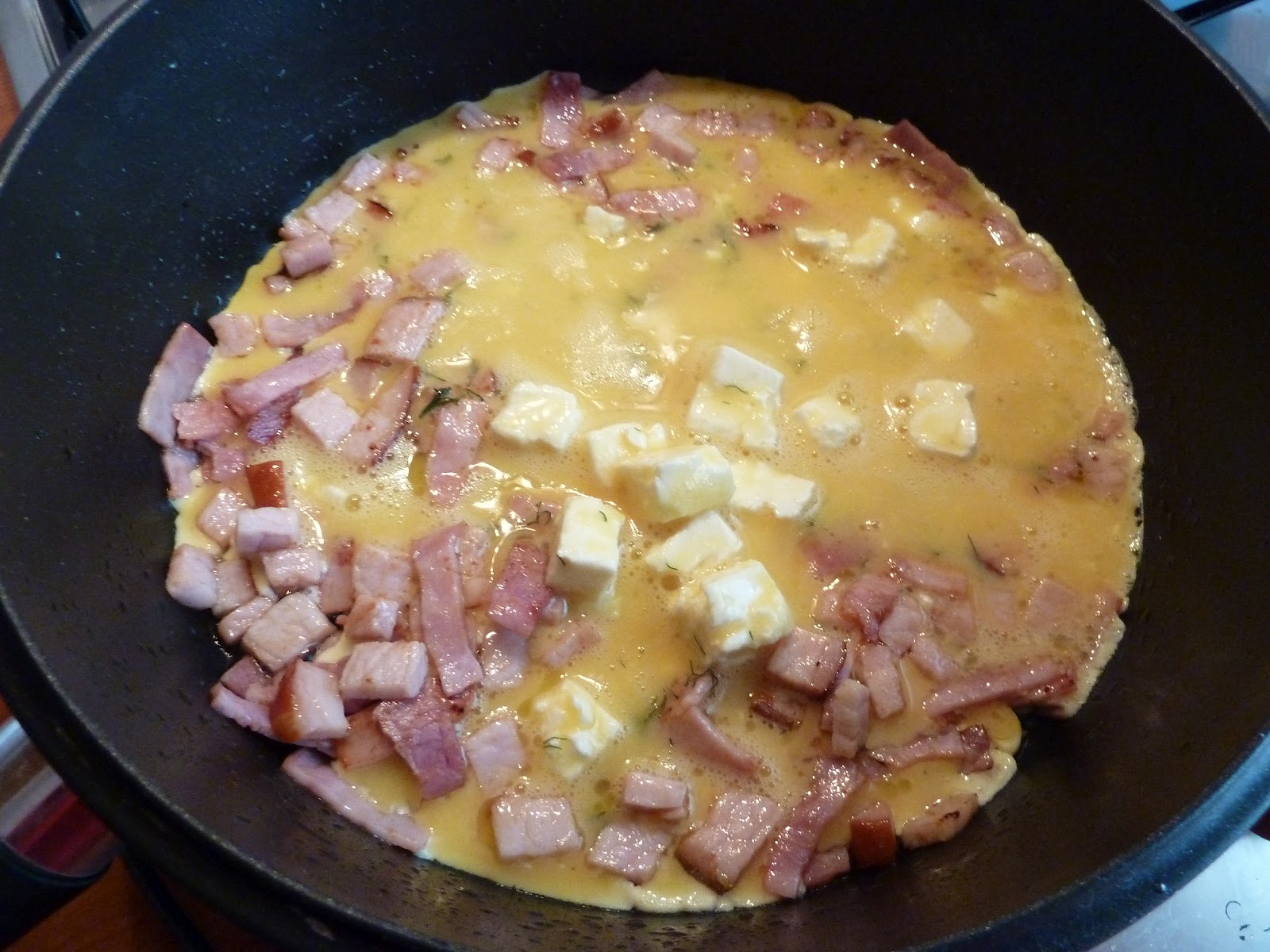 Bunatati din bucataria mea: Omleta cu muschi file, sunca de Praga si branza