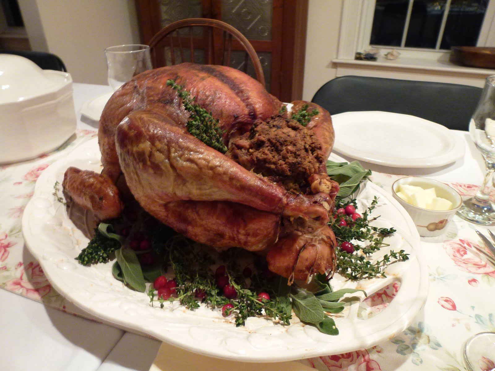 Hardly Housewives: Aunt Chrissy's Country Chic Cape Cod Home