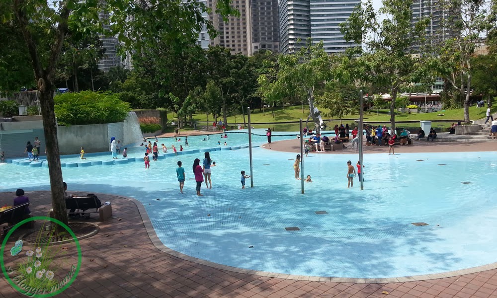 *mandi manda di Kolam KLCC* | ! Si Blogger Mama