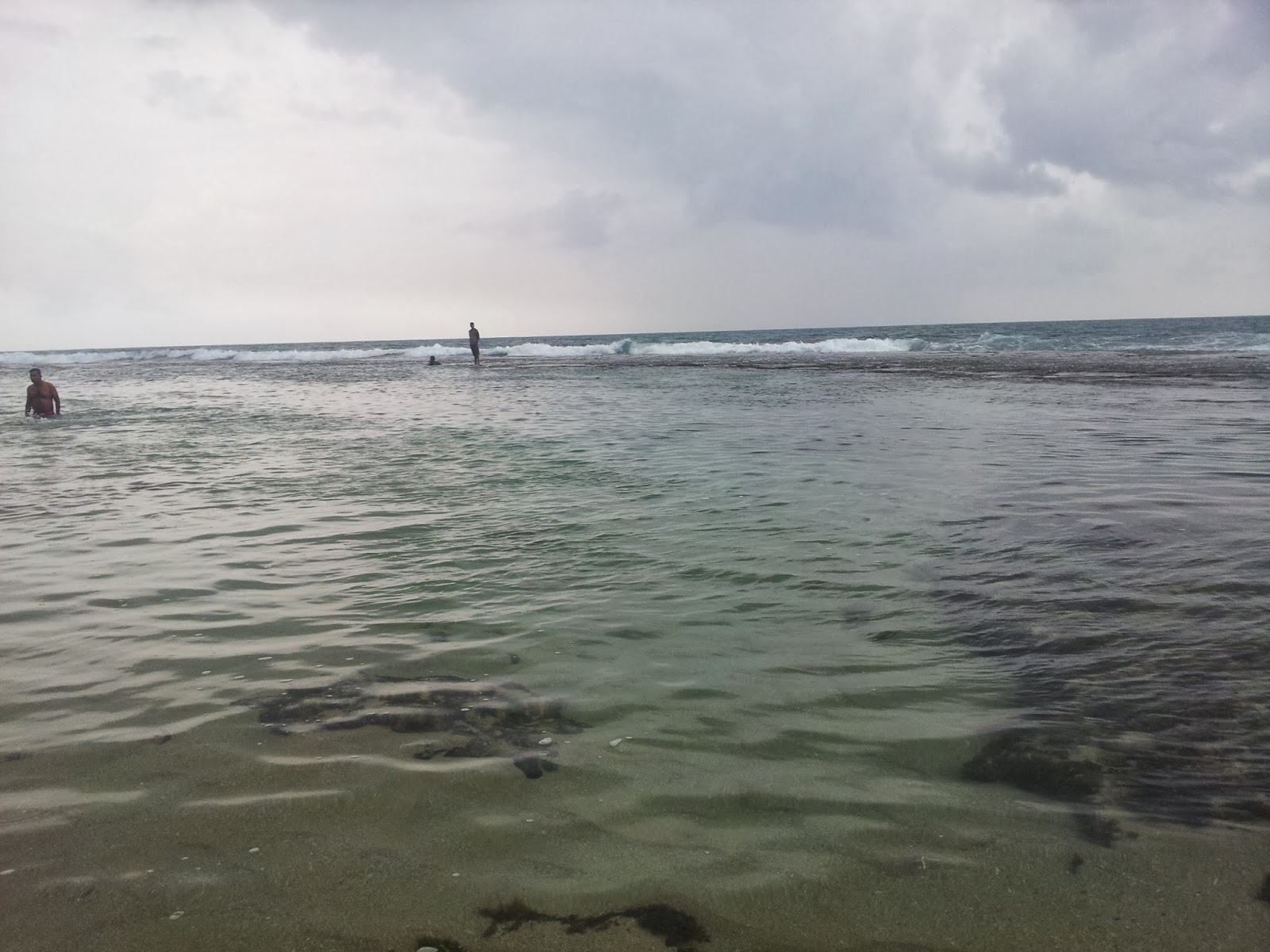 Know the world: Akurala Beach - A natural beach like a swimming pool.