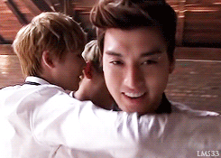 U-KISS KEVIN: Elvin Facts 4: Eli like to hug Kevin