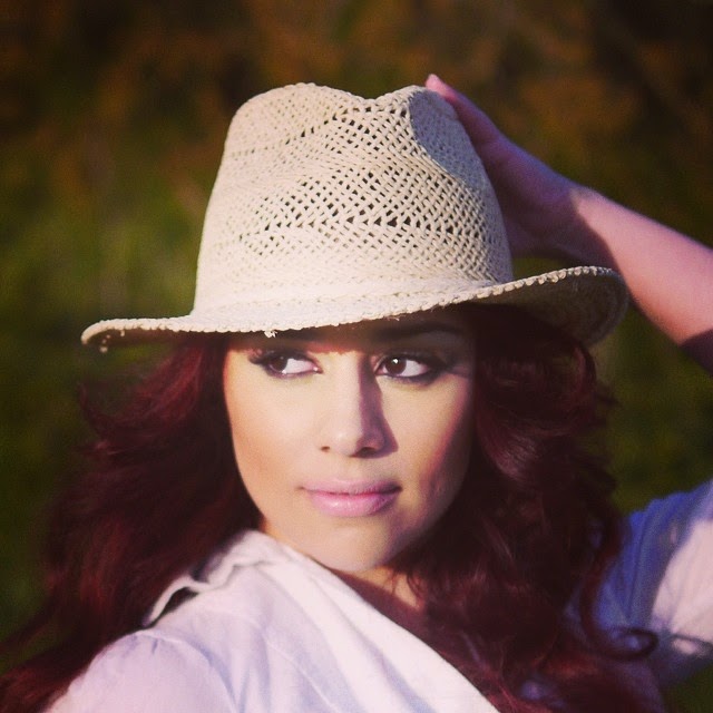 ANITA OFFICIAL: Photos: Anita rocks a hat