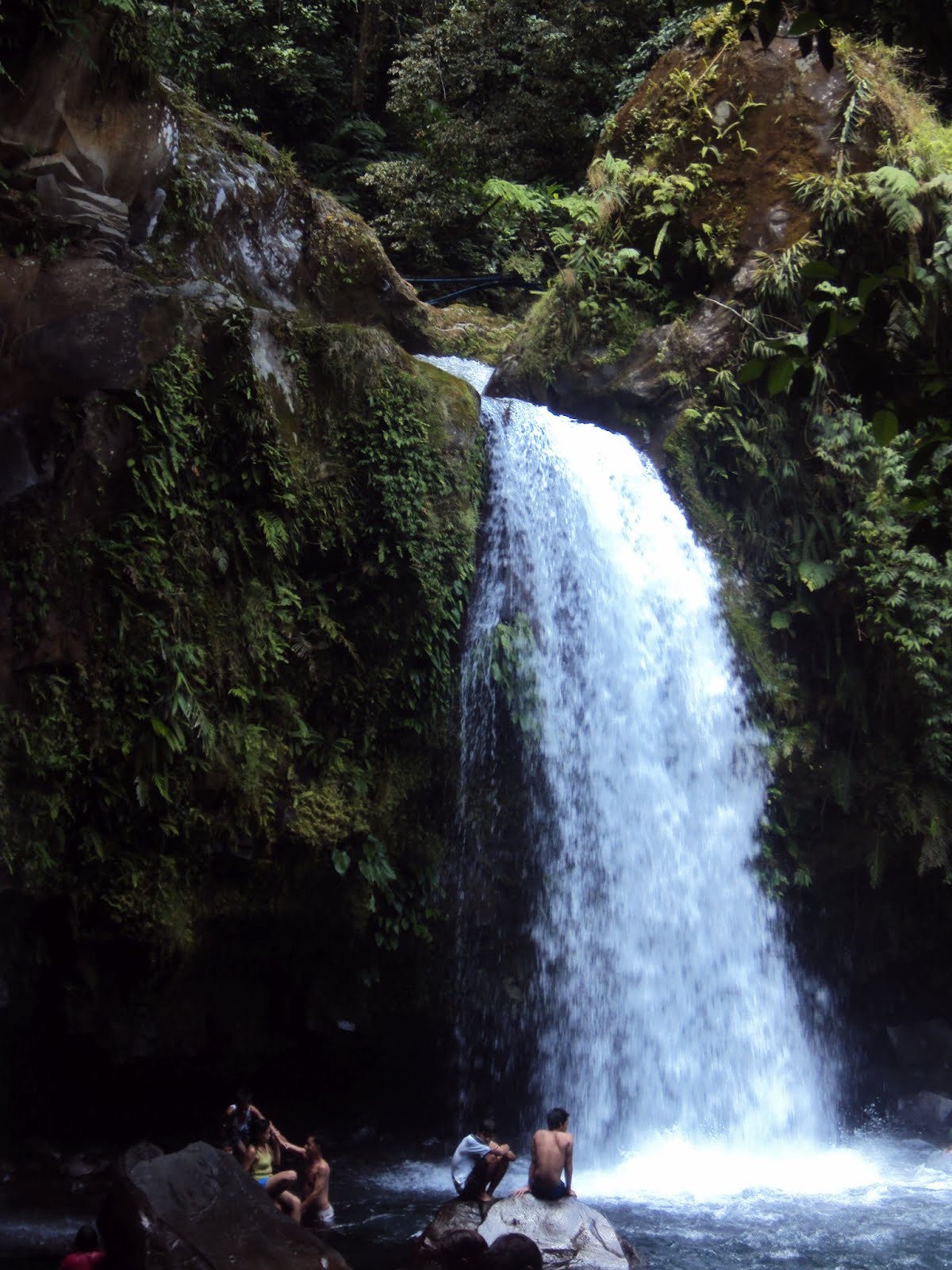 PLACES - tRaVeL TiMe: MaJaYjaY FalLs - LaGuNa mAy 2011