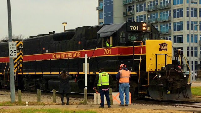 𝗦𝗟𝗔𝗞𝗜𝗡𝗚𝗙🍩🍩𝗟: Iowa Interstate Railroad Passenger Train