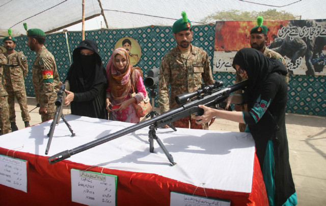 Asian Defence News: Pakistan Army training students and teachers with guns
