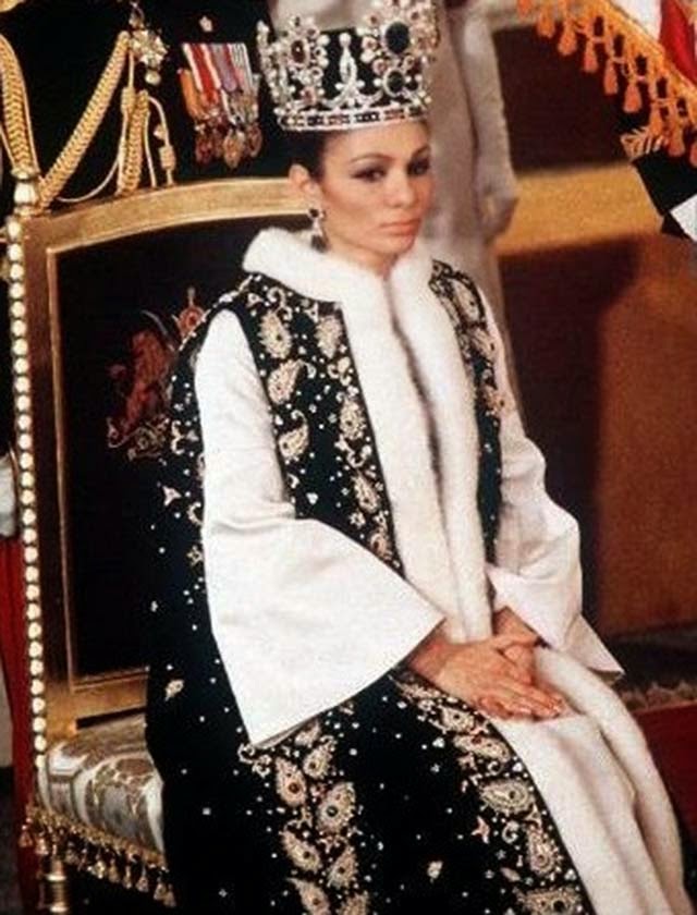 17 Beautiful Portraits of a Young Farah Pahlavi, the Last Empress of ...