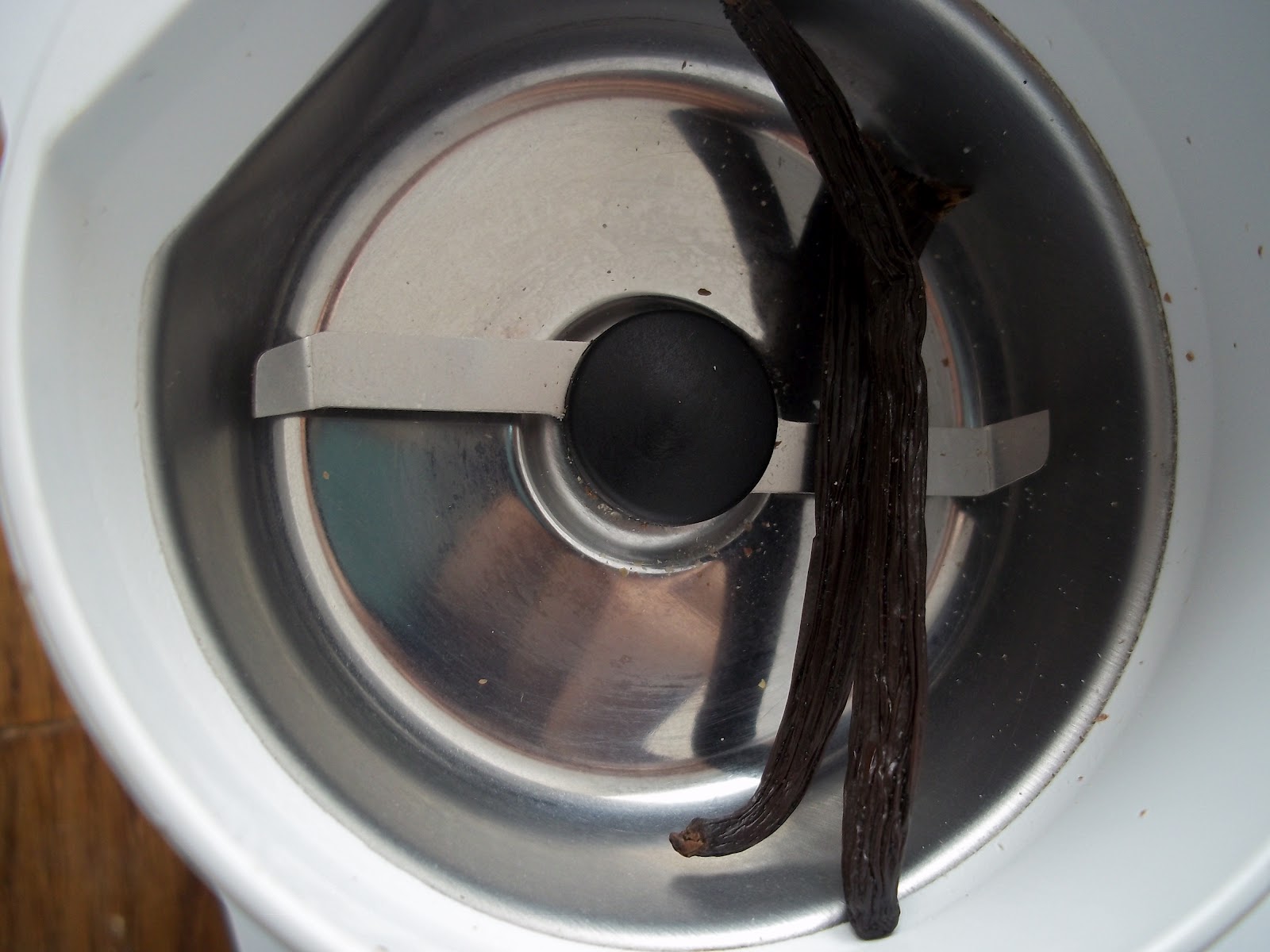 Homemade Ground Vanilla Recipe | Penniless Parenting