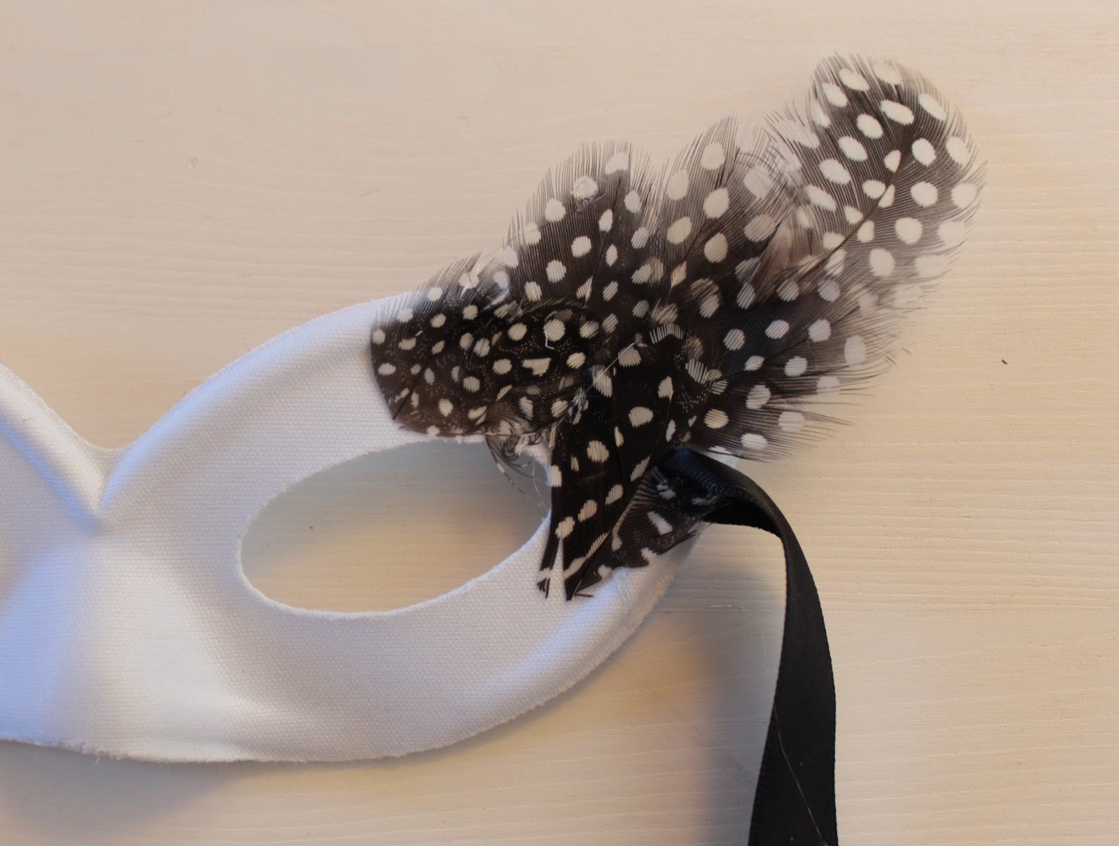 m & c: DIY feather mask