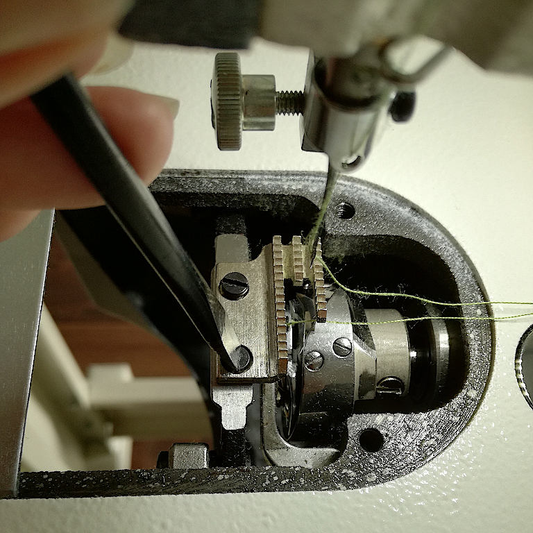 Couture et Tricot: Adjusting the feeding mechanism on mechanical drop ...