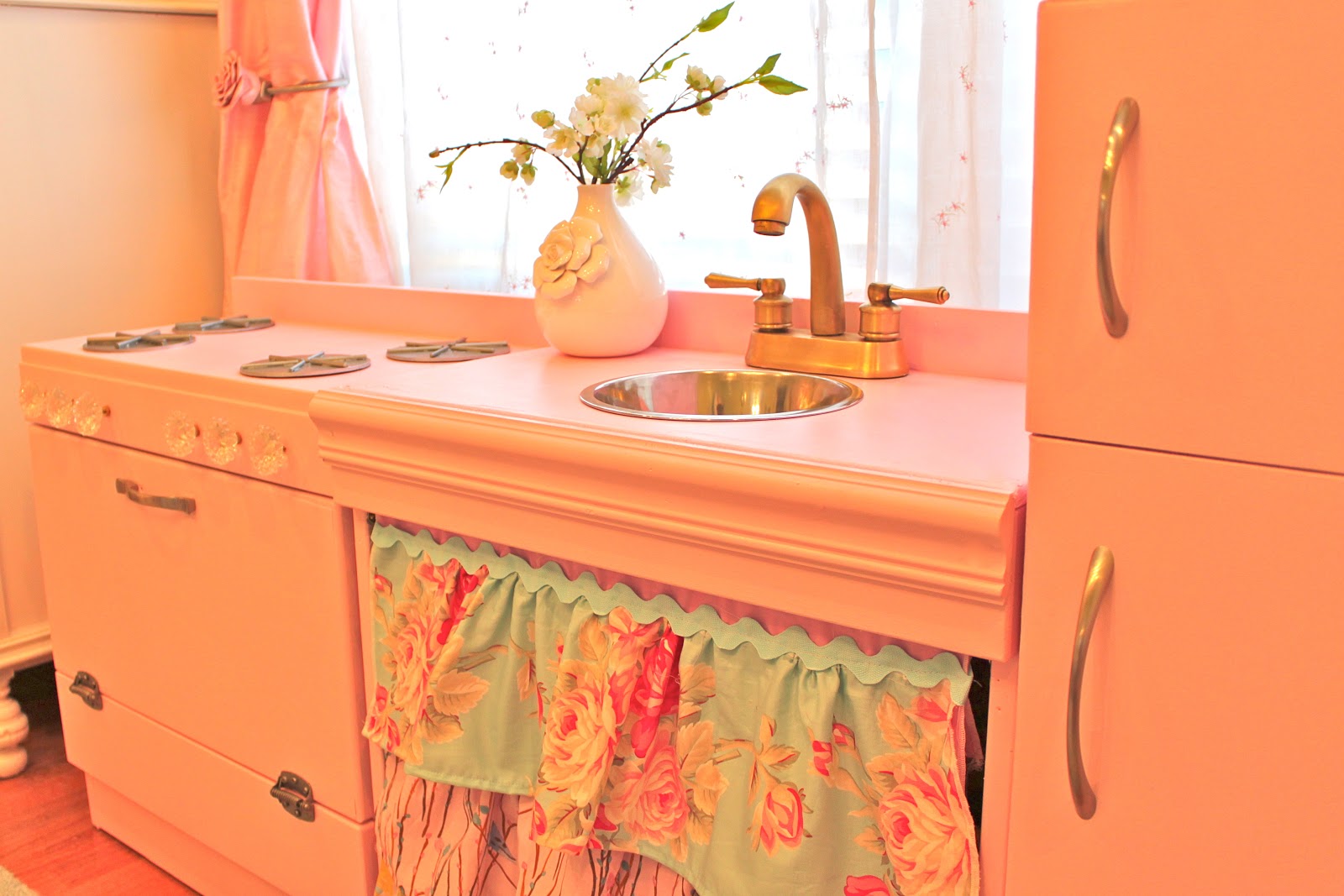 B. Creative Art with Dawn Lynn: DIY Pink Play Kitchen perfect for girls!