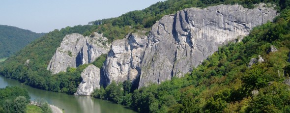 ...Grimpe Ici et Ailleurs...: Les rochers de FREYR