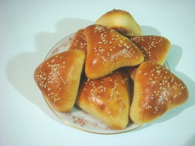 Sri Lankan Tasty Recipes: FISH/MEAT BUN (MALU PAAN)