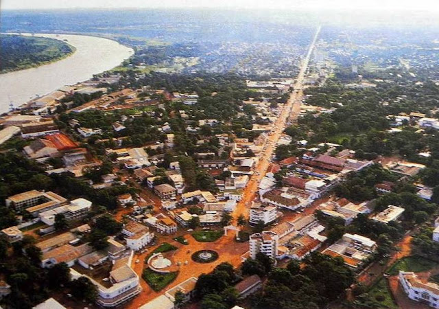 "S" obéit et "R" agit: Souvenirs de Bangui