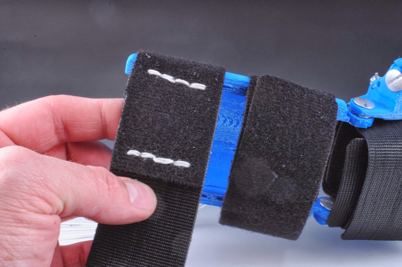 handverker: gauntlet velcro closure